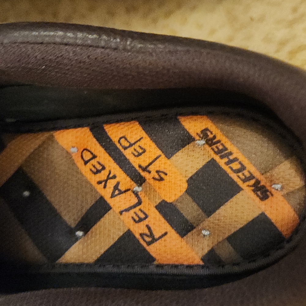 Skechers 10.5 Leather Relaxed Step - Gem